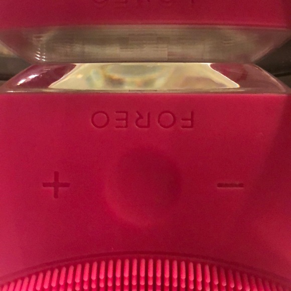 FOREO | Makeup | Foreo Luna Deluxe Face Cleansing Tool | Poshmark